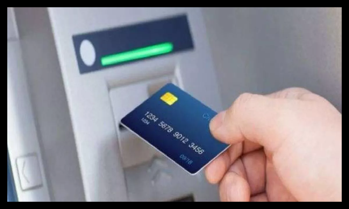 ATM Rule Change Shock: बैलेंस चेक करने पर अब 7 रुपये